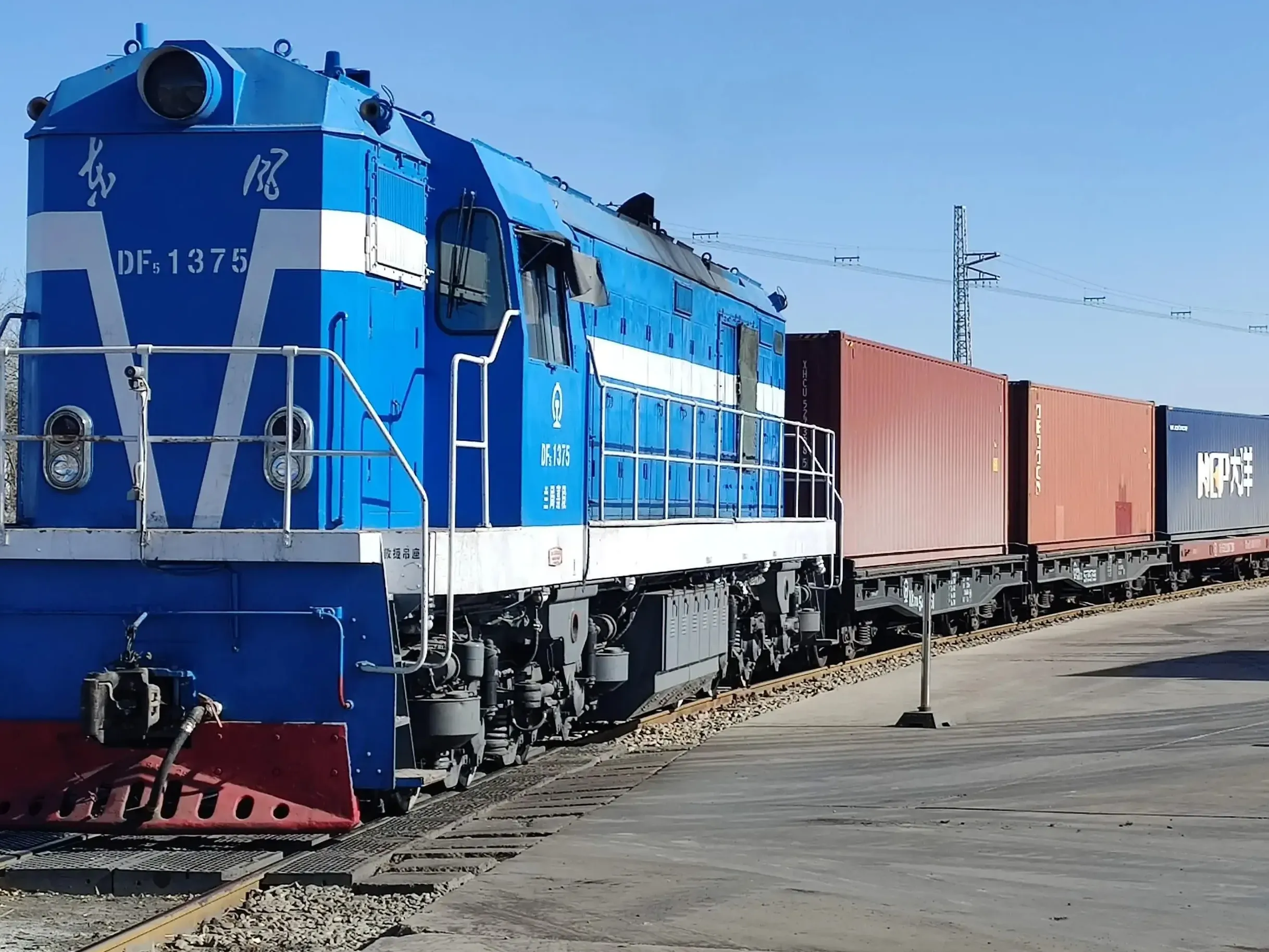 Freight trains at Xinjiang's twin ports hit a new high--Seetao