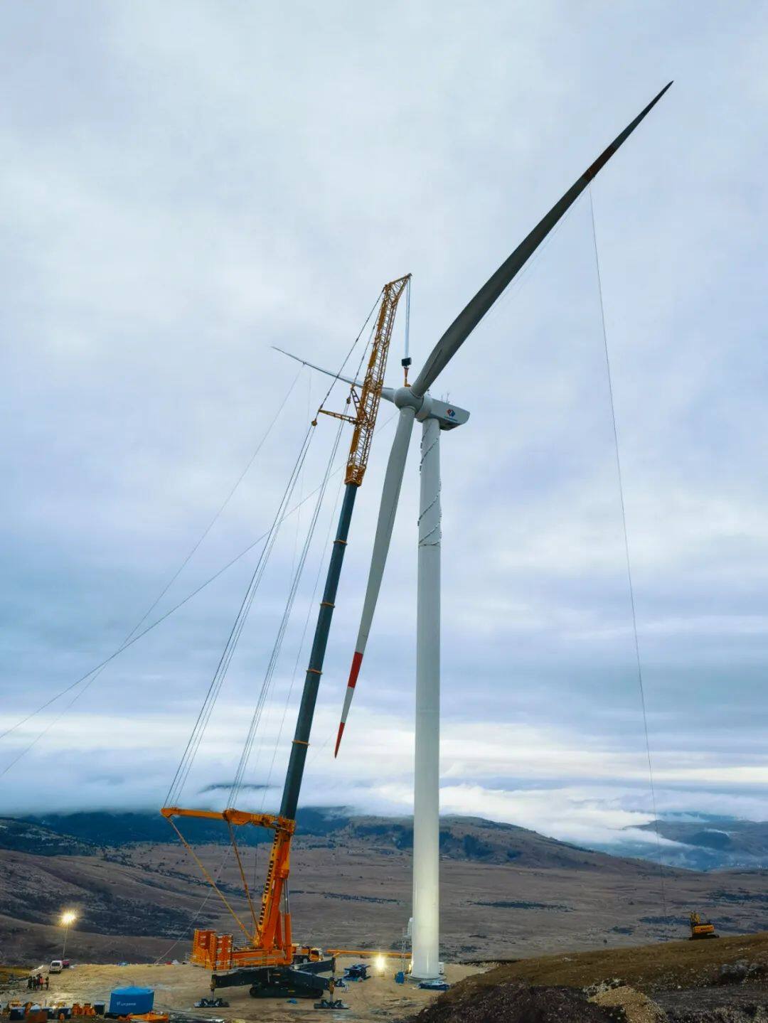 Ivovik wind power project completes the hoisting of the first unit--Seetao