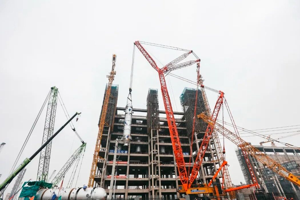 SCC20000A completes hoisting of 3 large gasification devices--Seetao