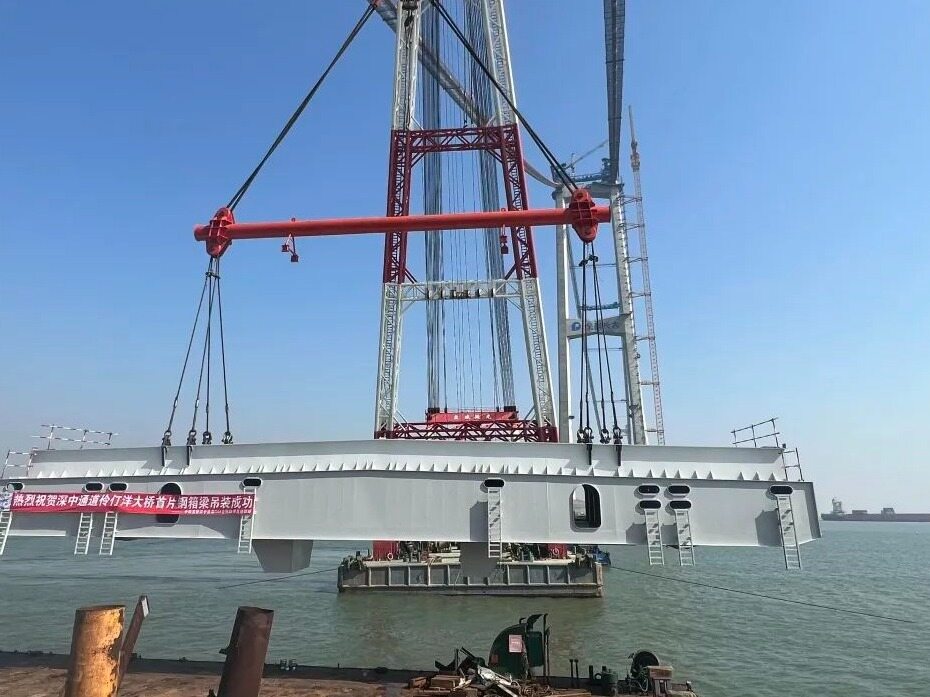 CRBBG successfully hoisted the first steel girder of Lingdingyang ...
