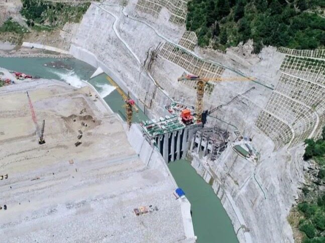 Water and electricity dream of three generations of engineers in ...