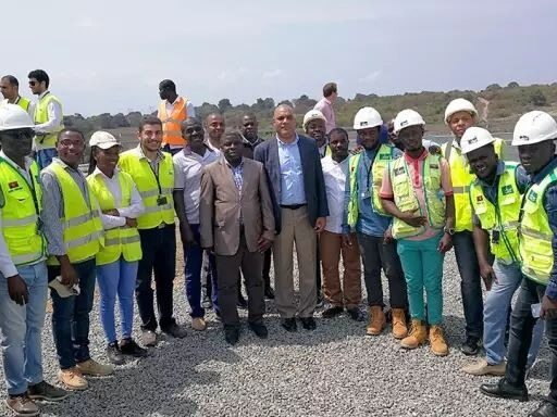 The path of Soyo Expressway in Angola becomes a natural cutting--Seetao