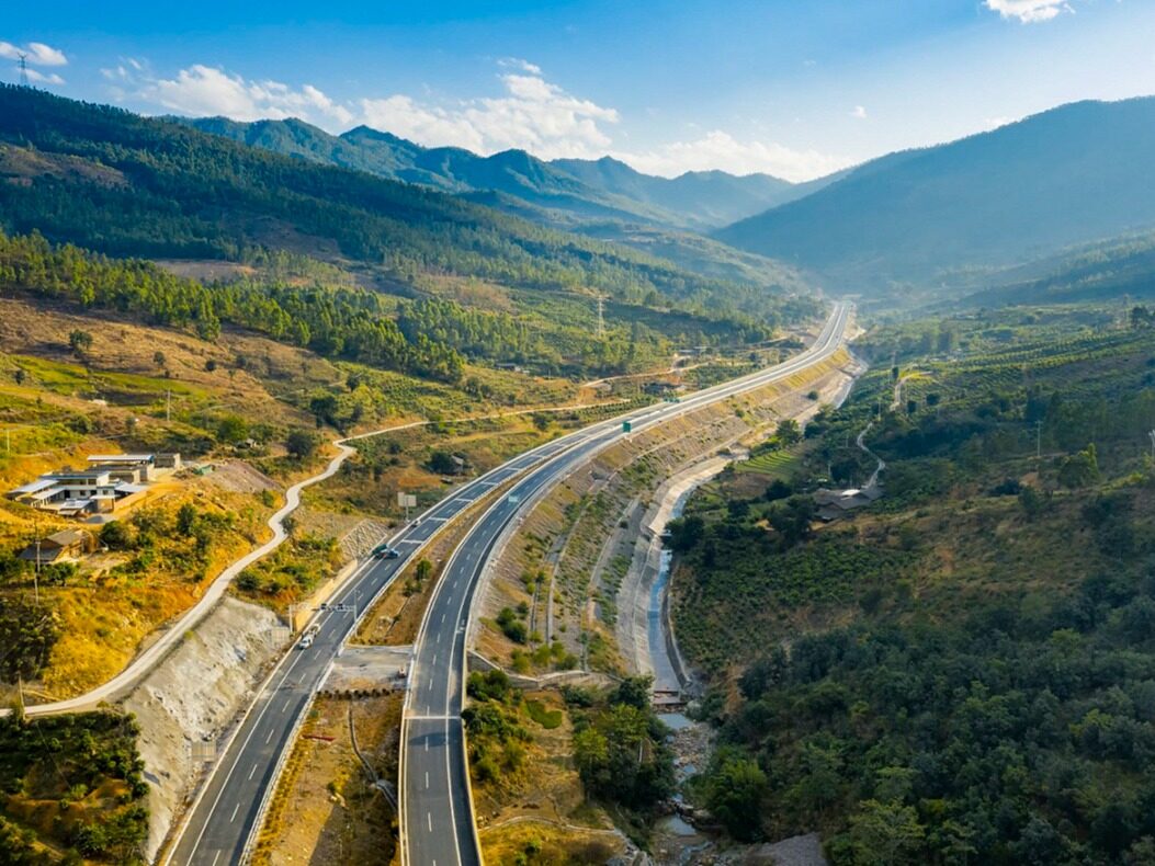 The second phase project of Hubei Ezhou Airport Expressway opened the ...