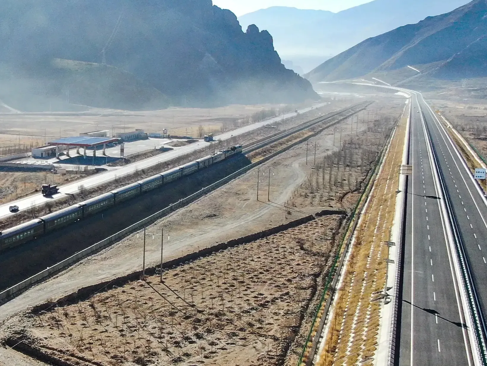 Tibet medium and long-term railway network planning issued--Seetao