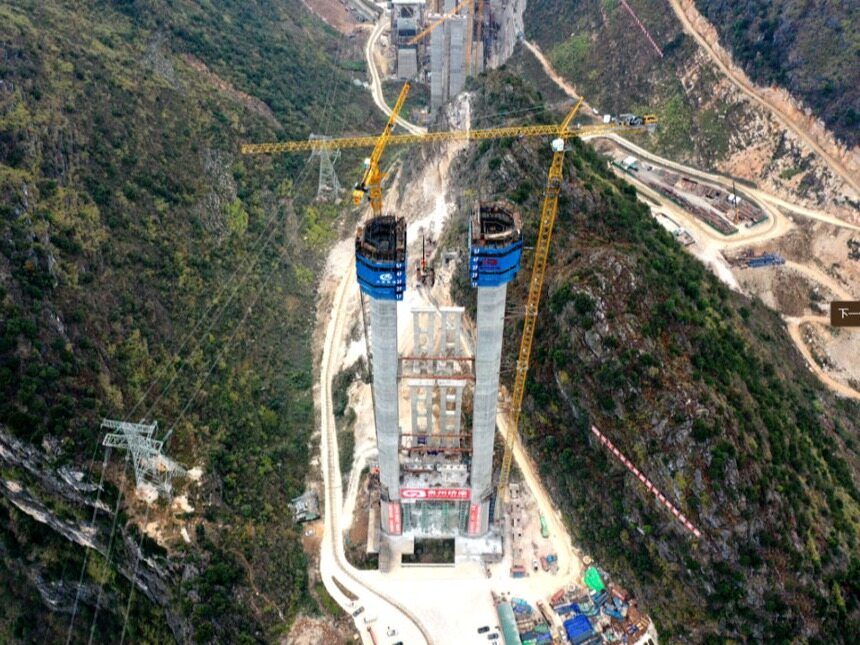 The world's tallest bridge in the earth's cracks: Guizhou Huajiang ...