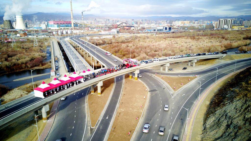 The Jalmarg overpass has improved the traffic congestion in the capital ...