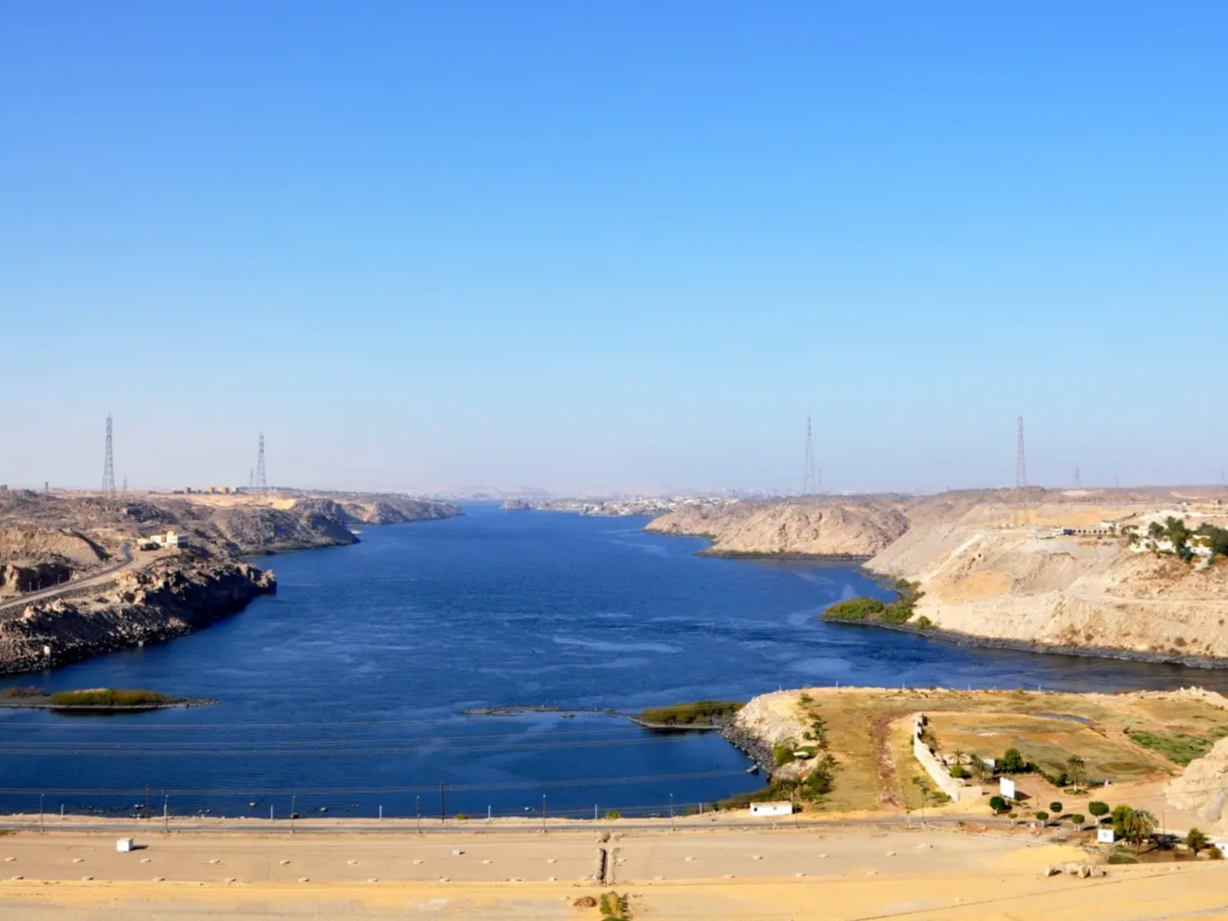 Egypt digs 174 kilometers of artificial river in western desert--Seetao