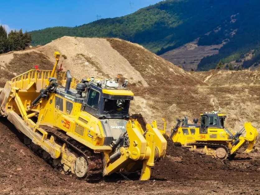 Empowered by wisdom, Shantui's powerful bulldozer battles Yunnan Mines ...