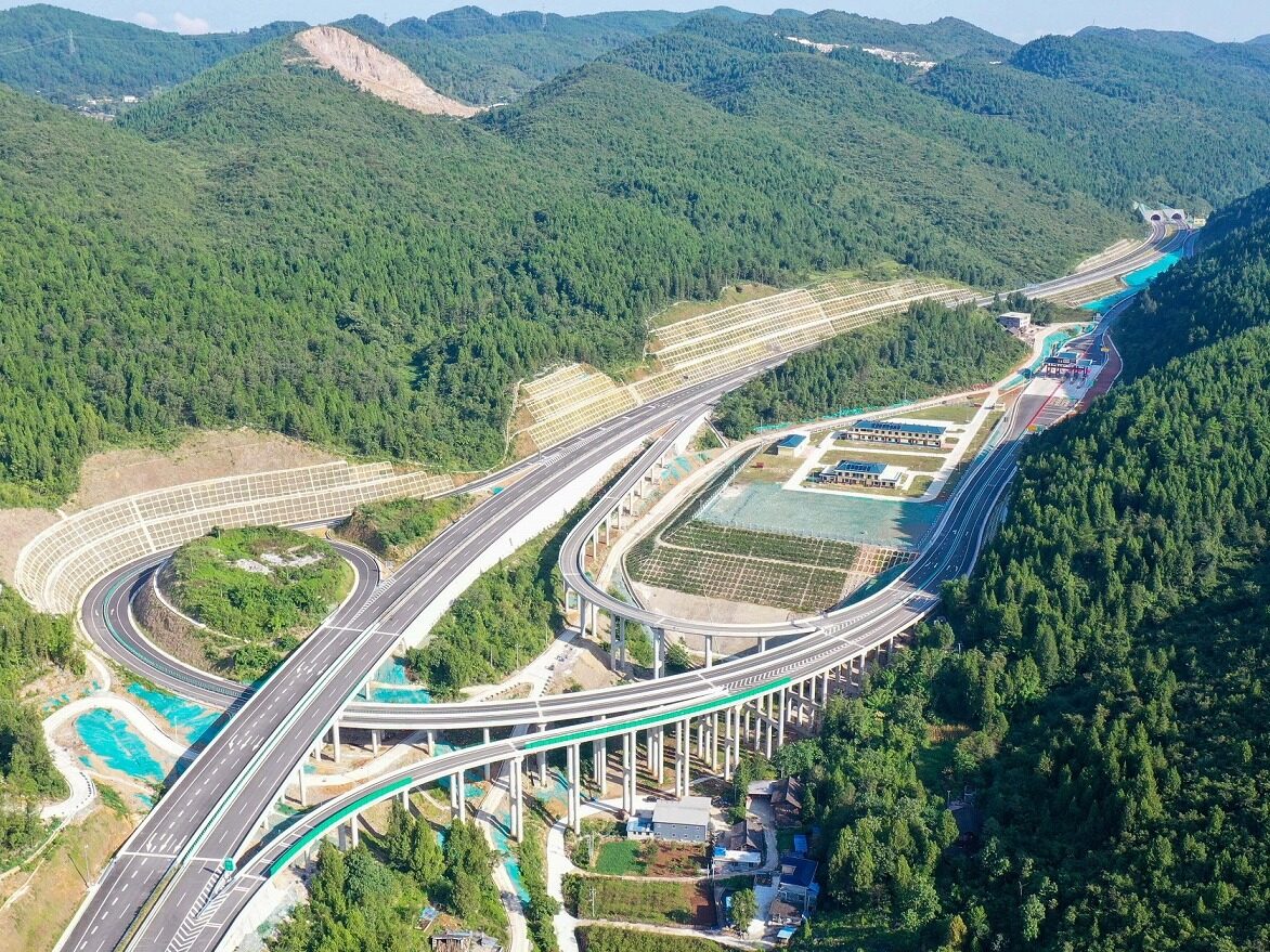 يبدأ قسم Wencheng من طريق Qingtian-Wencheng السريع في مقاطعة Zhejiang ...