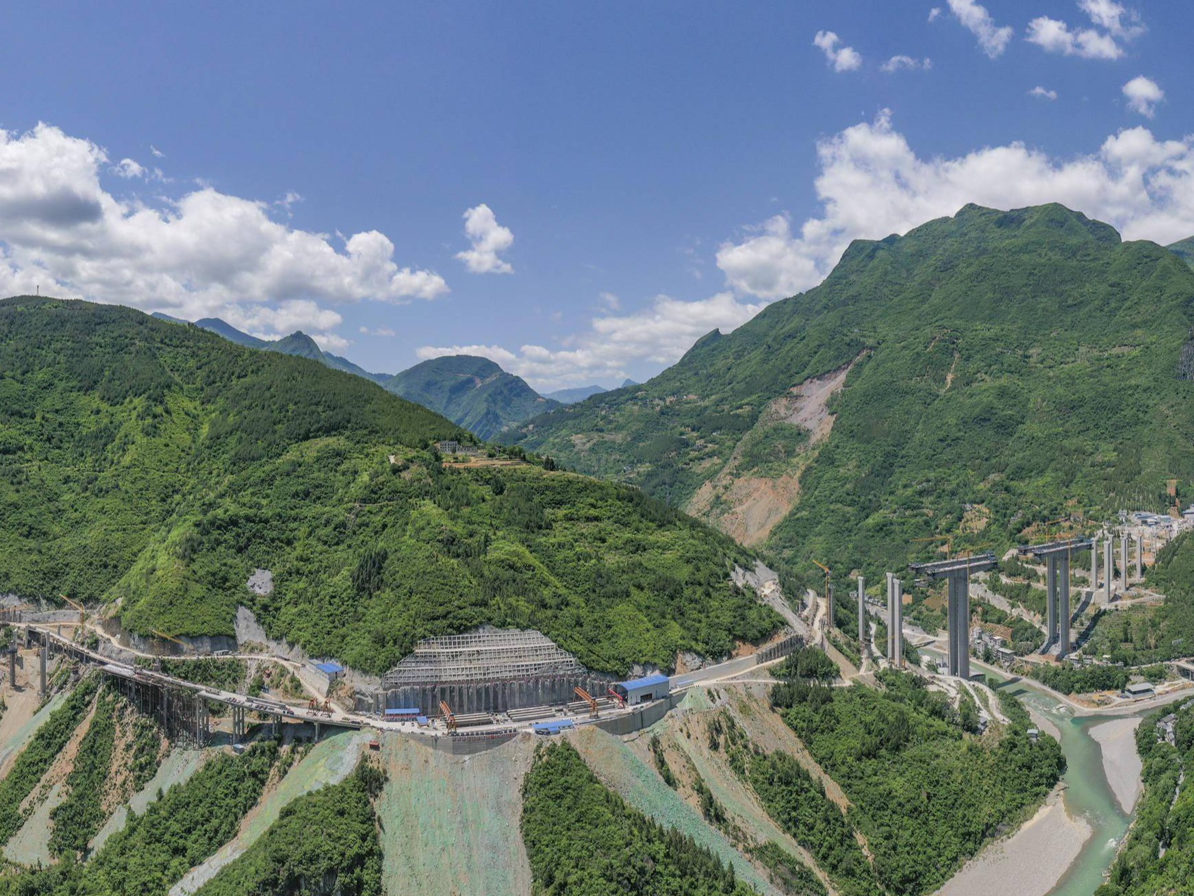 Chongqing 5.82 billion expressway project starts bidding--Seetao