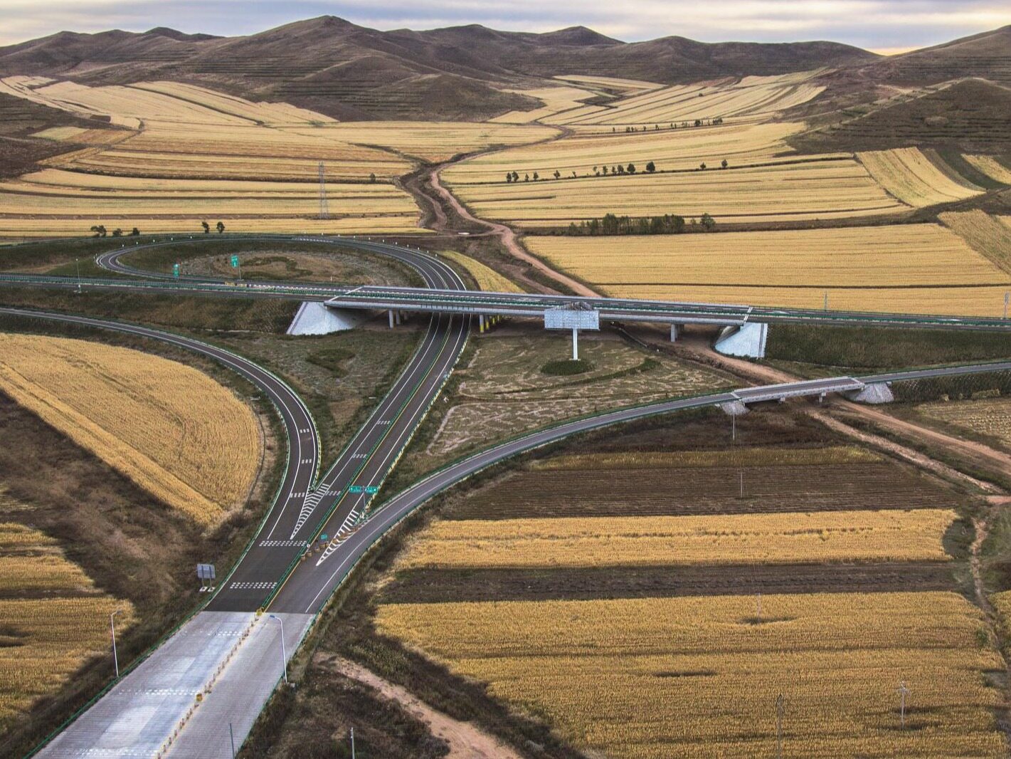 Inner Mongolia's comprehensive transportation channel has initially ...