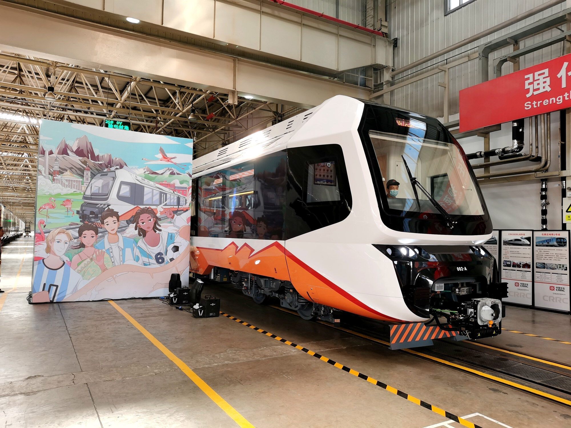 China's new energy light rail train rolls off the assembly line in ...