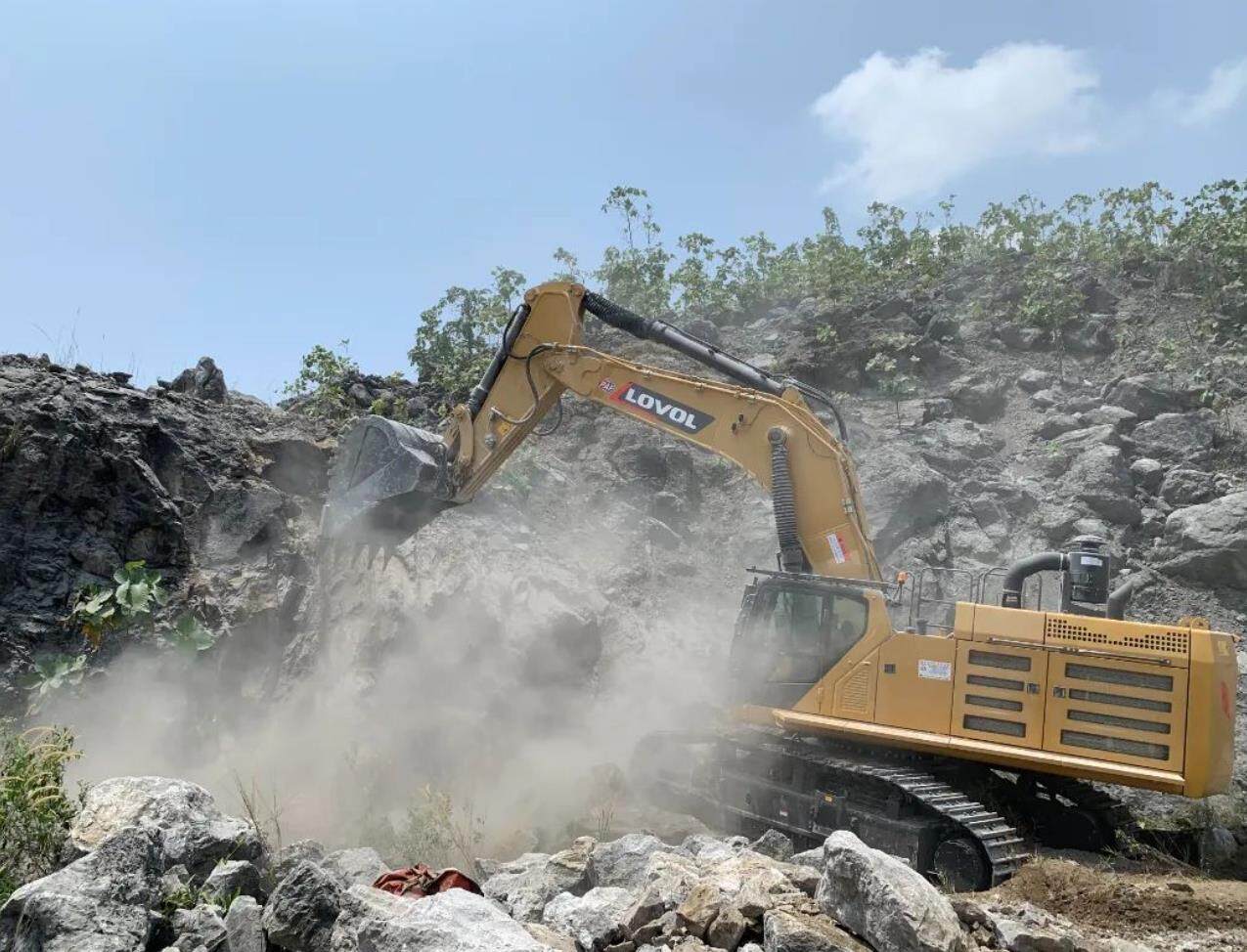 Revo excavator and hatchback boom--Seetao