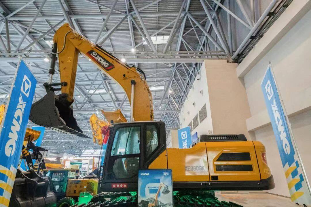 XCMG's Ace Big Dig Appears at Chongqing Sand and Stone Exhibition--Seetao