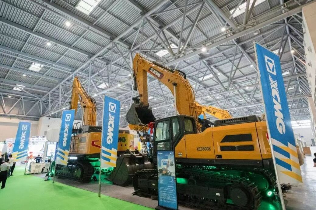 XCMG's Ace Big Dig Appears at Chongqing Sand and Stone Exhibition--Seetao