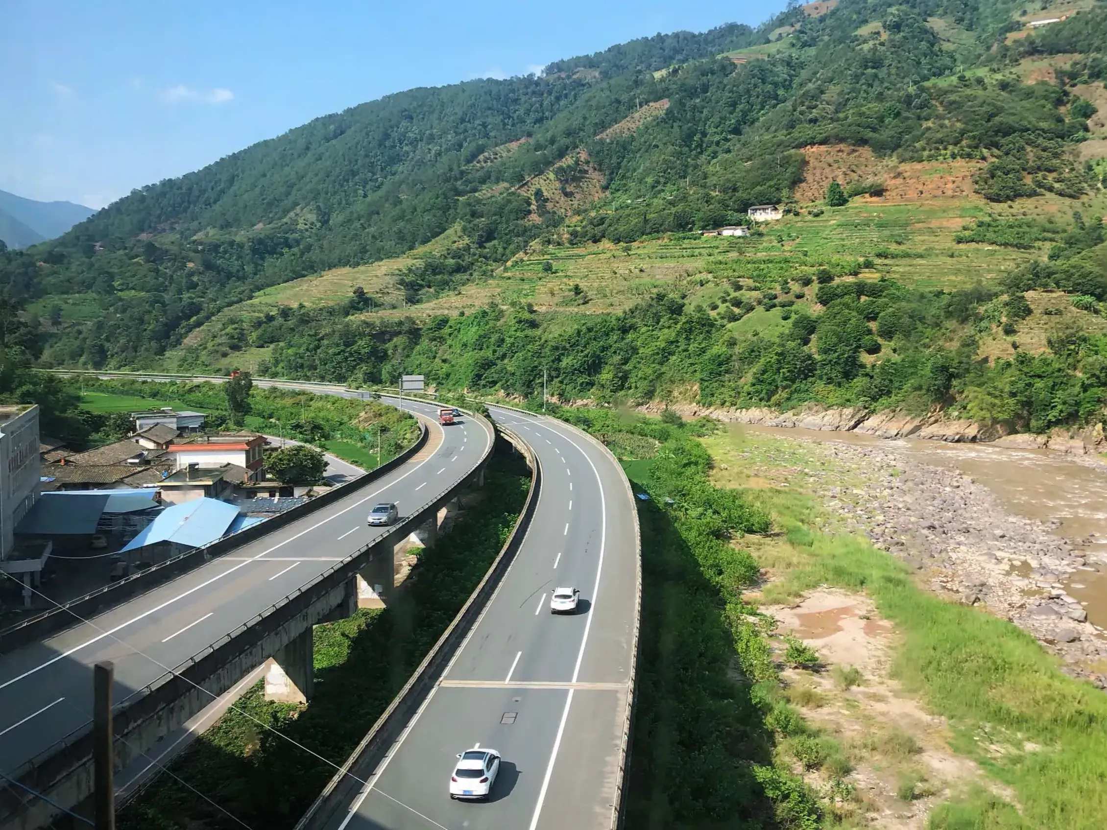 Construction of the Panzhihua to Yanyuan expressway began at the end of ...