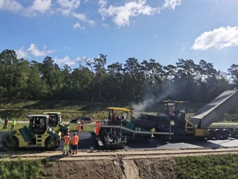 The Polish S14 Expressway constructed by Chinese enterprises is open to ...