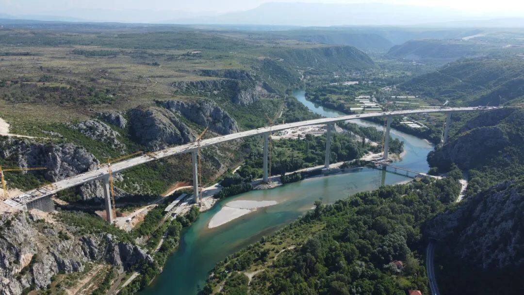 The main body of the longest bridge in Bosnia and Herzegovina is ...