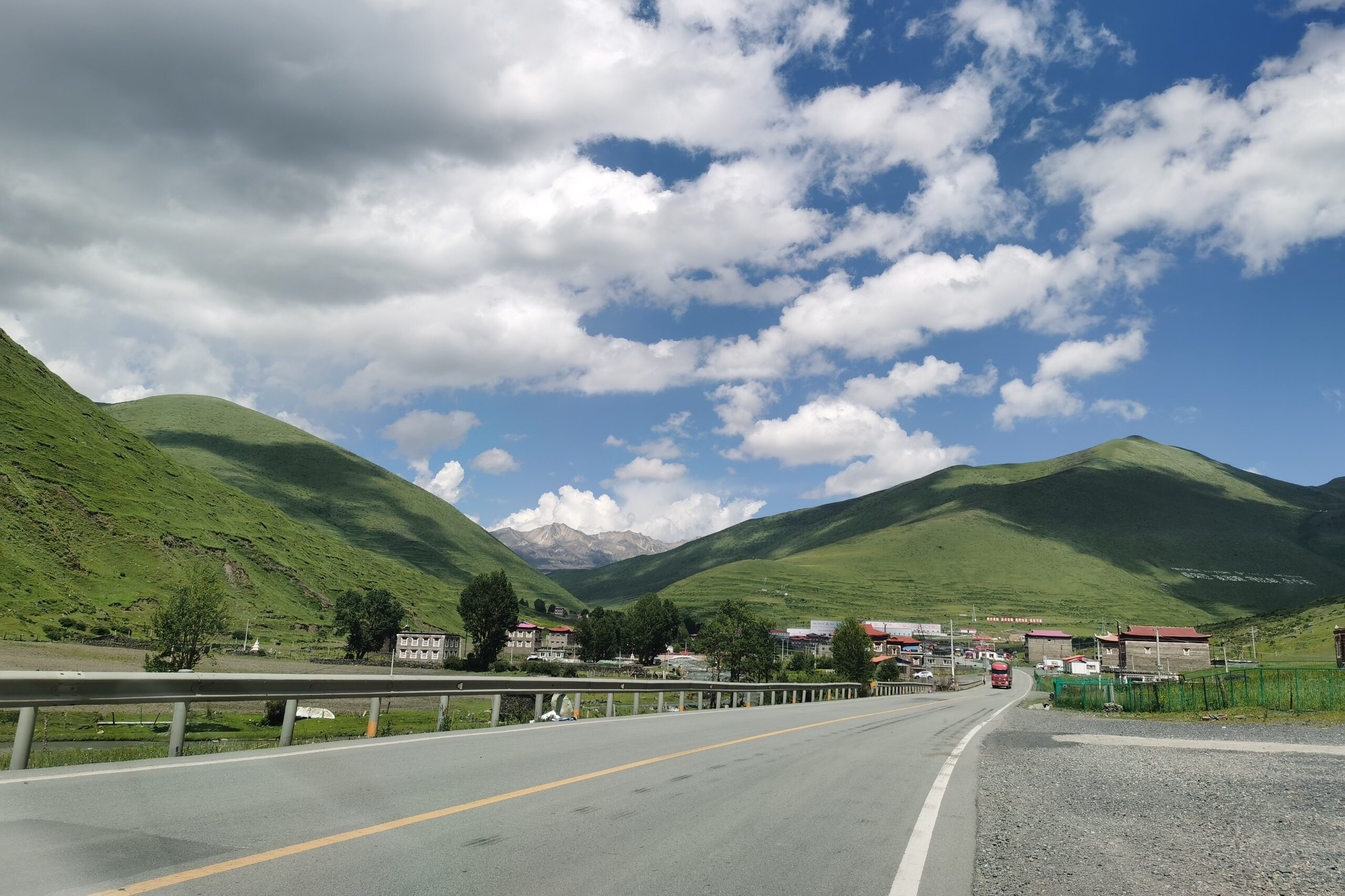 Bid Opening for the Genhe Yakeshi Section of National Highway 605--Seetao