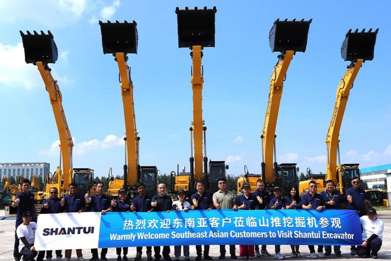 Thai customer visits Shantui excavator factory--Seetao