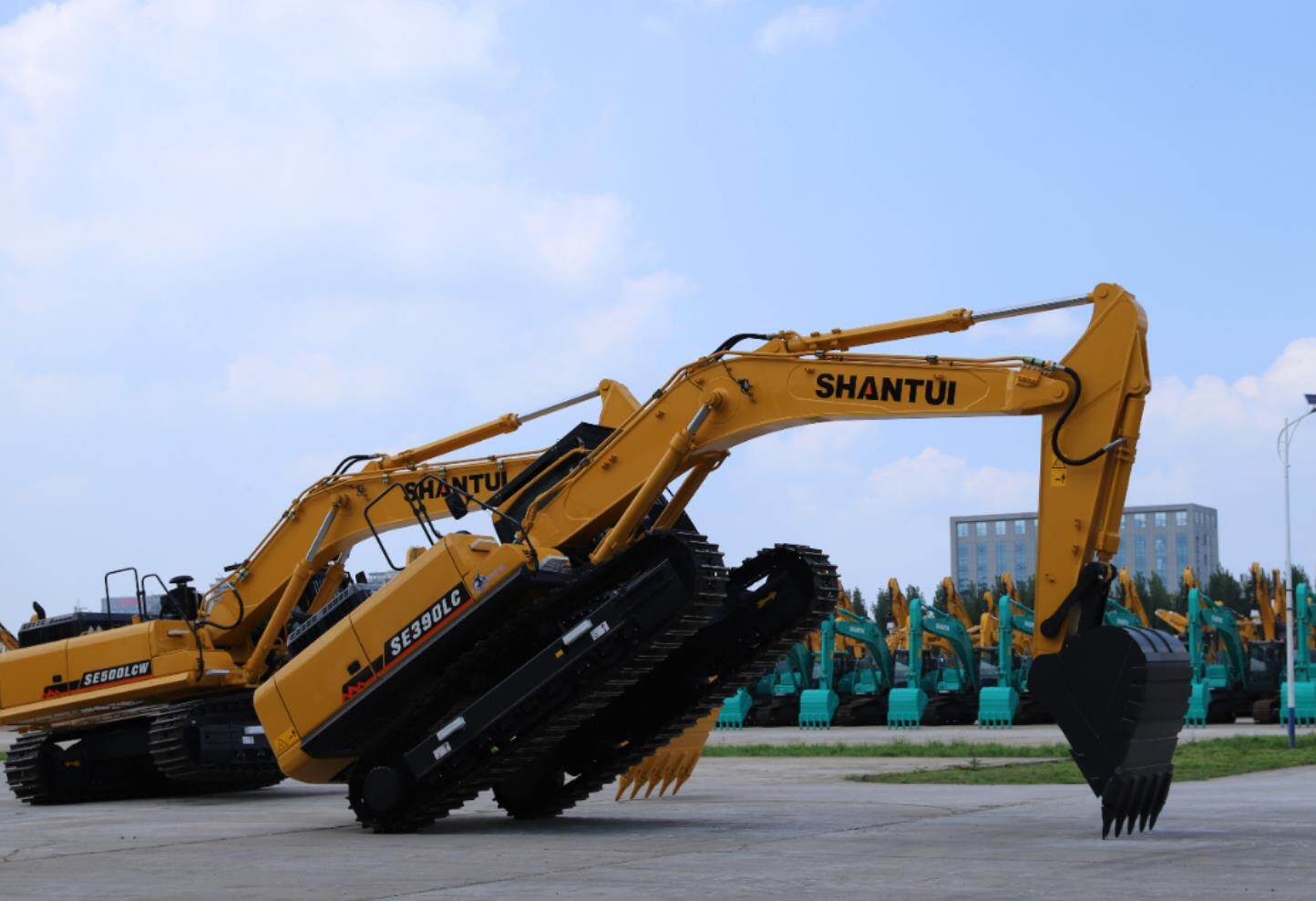 Thai customer visits Shantui excavator factory--Seetao