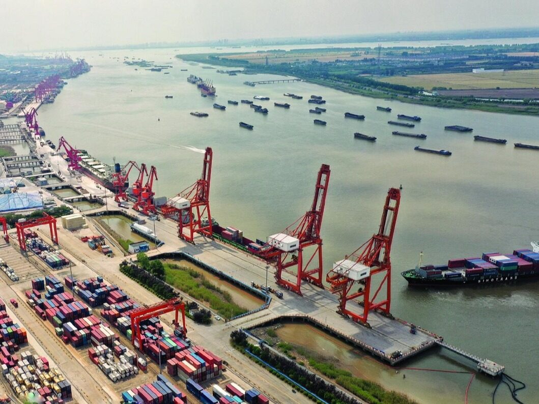 The freight volume of the Yangtze River trunk line ranks first in the ...