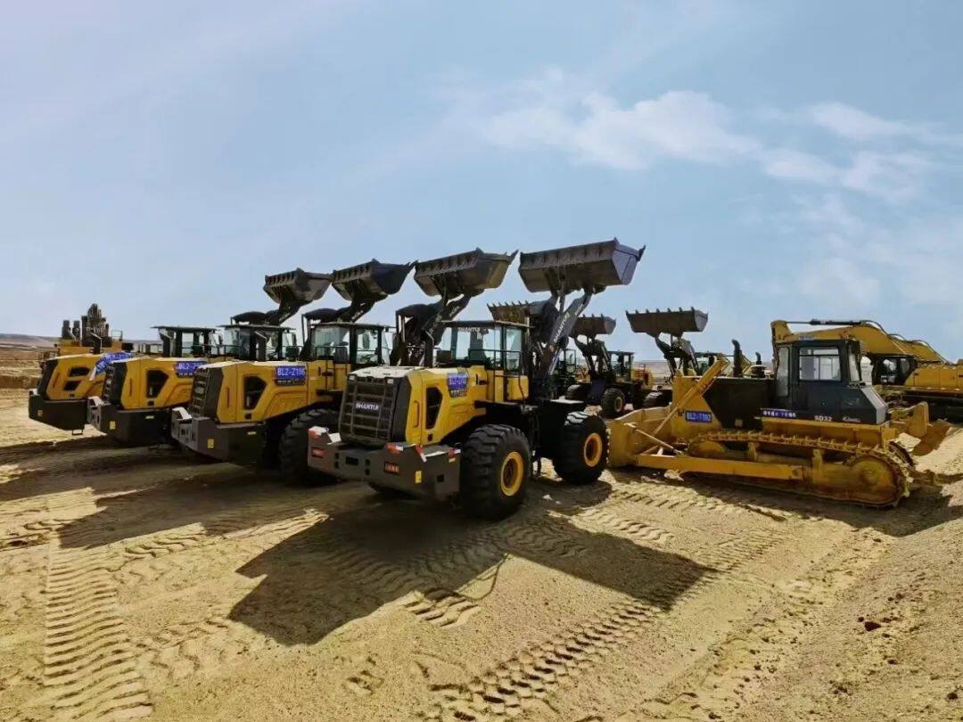 Fighting Mongolia and expanding Xinjiang, Shantui L76-G loader is ...