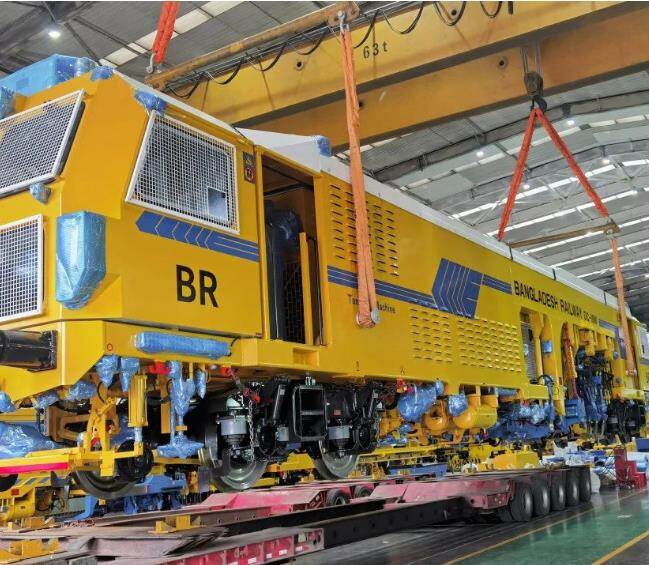 Railway Construction Equipment Assists in the Construction of Padma ...