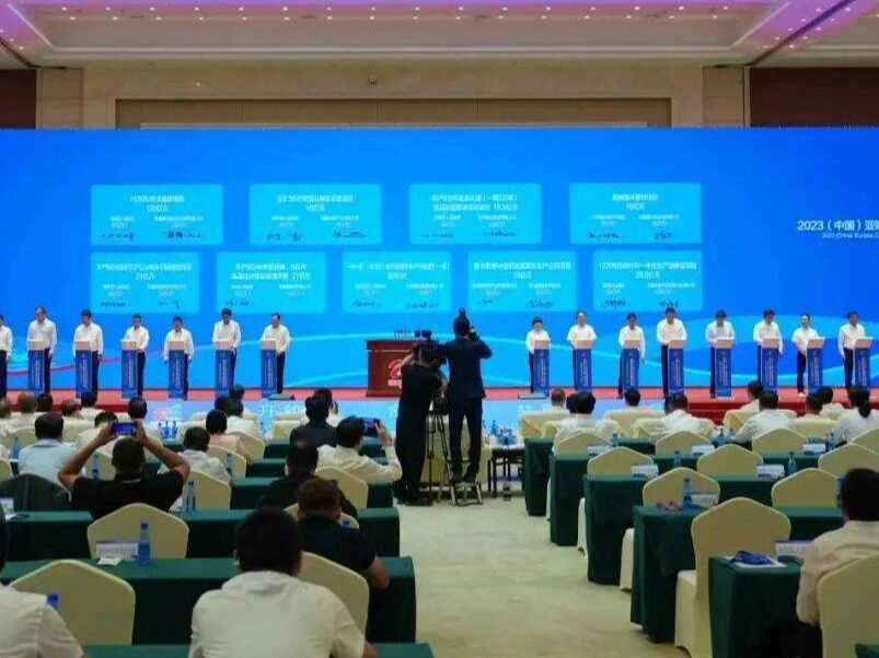 Signing of the 2000 MW Wind Power Project in Ruoqiang County, Xinjiang ...