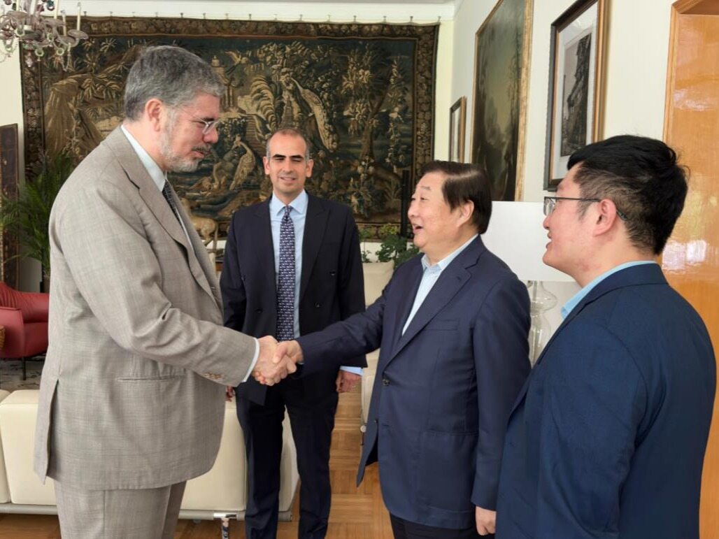 Tan Xuguang and Italian Ambassador to China Ambrose for Exchange--Seetao