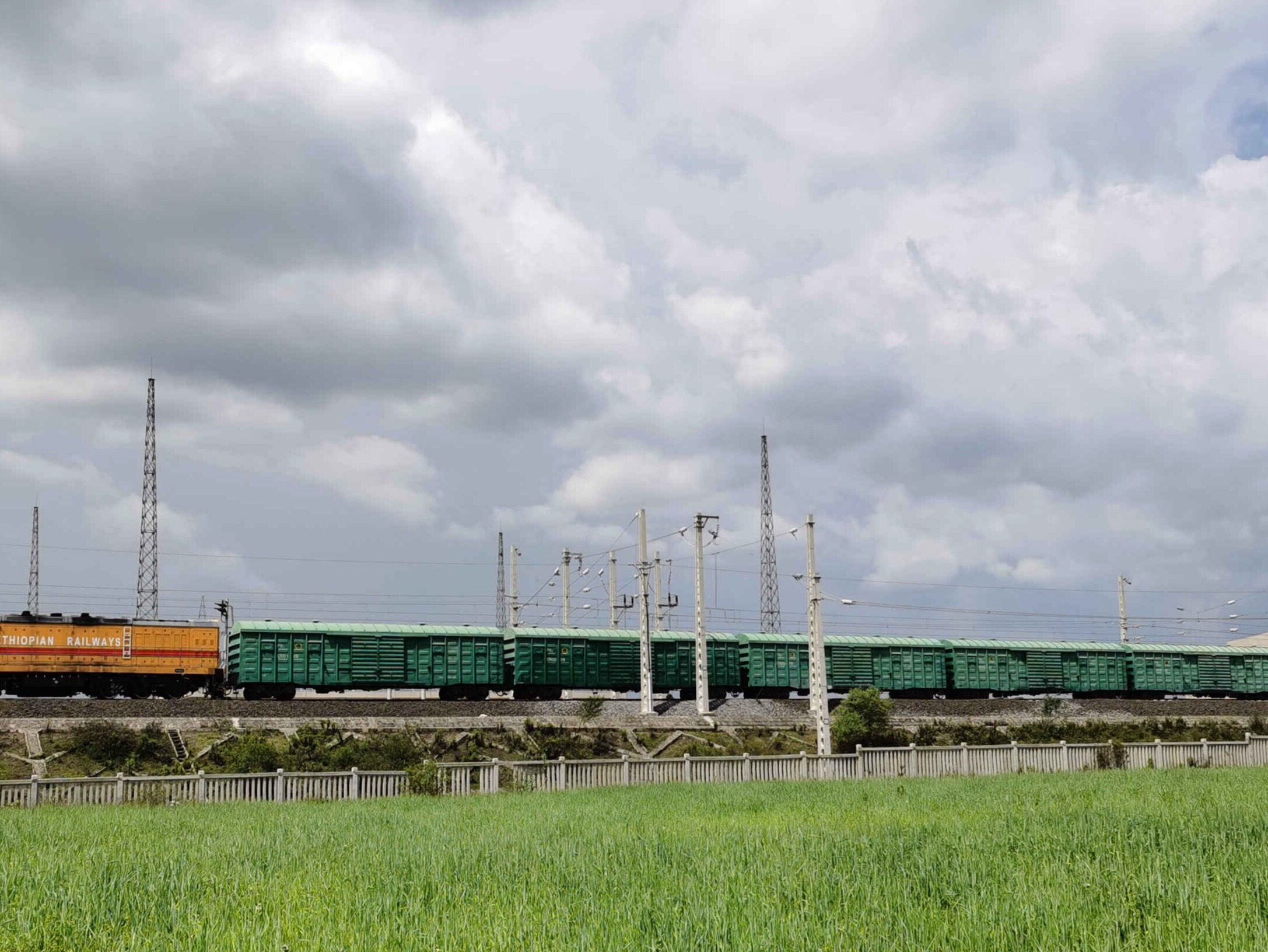 The first railway for China's standard industry chain to enter the ...