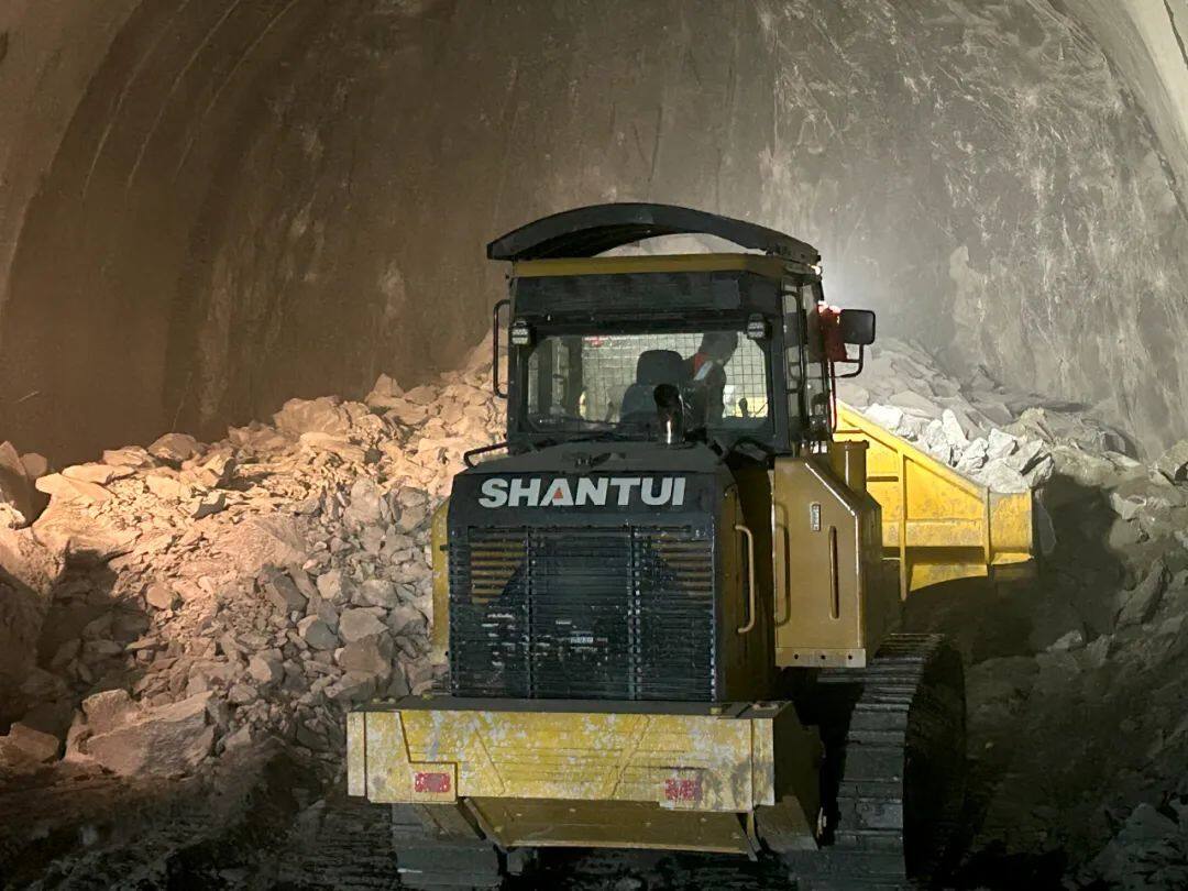 Shantui Pusher High Altitude Tunnel Shows Divine Power--Seetao