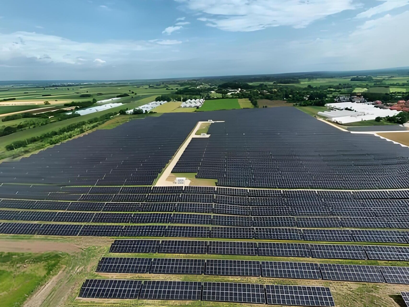Serbia's largest photovoltaic power station generates electricity--Seetao