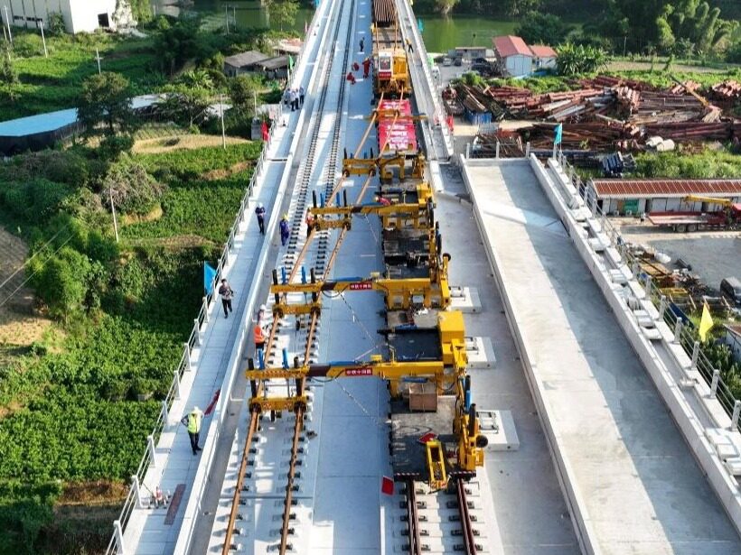 Long rail replacement of Guinan High-speed Railway Gui'an Section ...