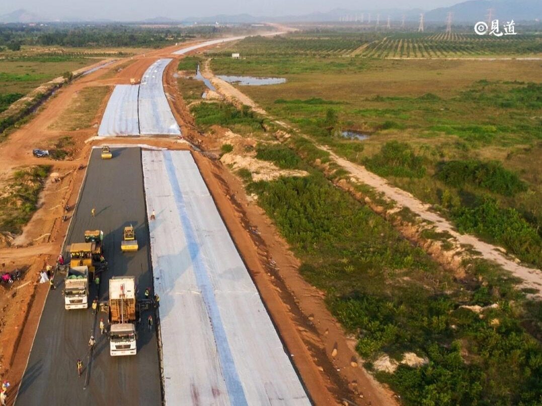Road projects undertaken by Chinese enterprises drive development--Seetao