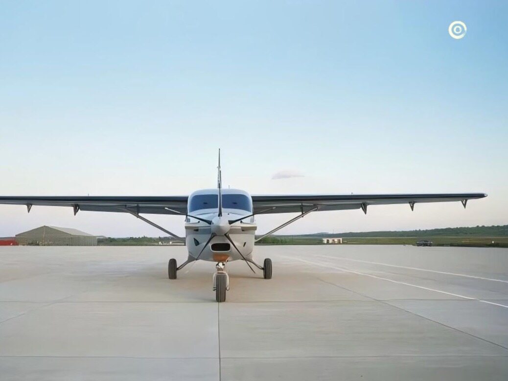 中国首款载重超3吨大型无人运输机成功首飞--见道网