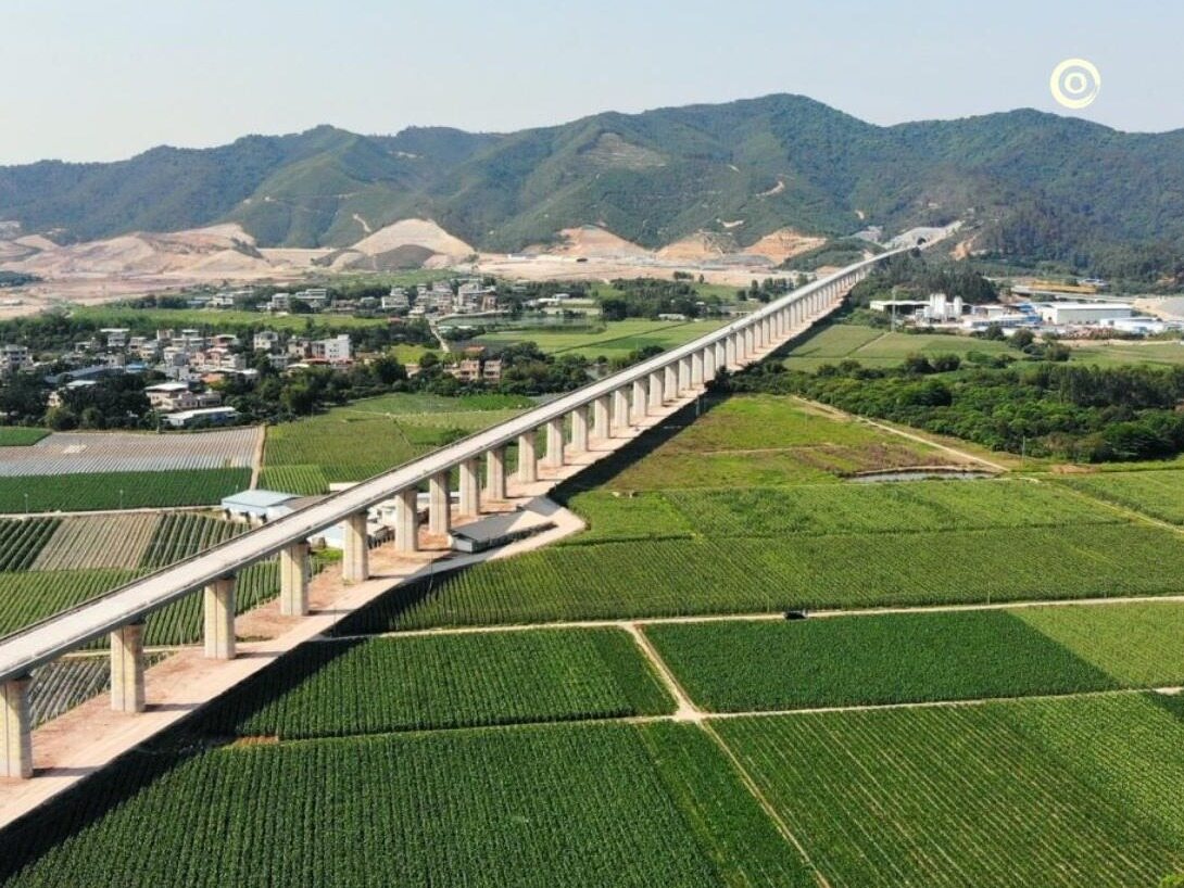 The West Yan High speed Railway Overpass Bridge realizes aerial ...