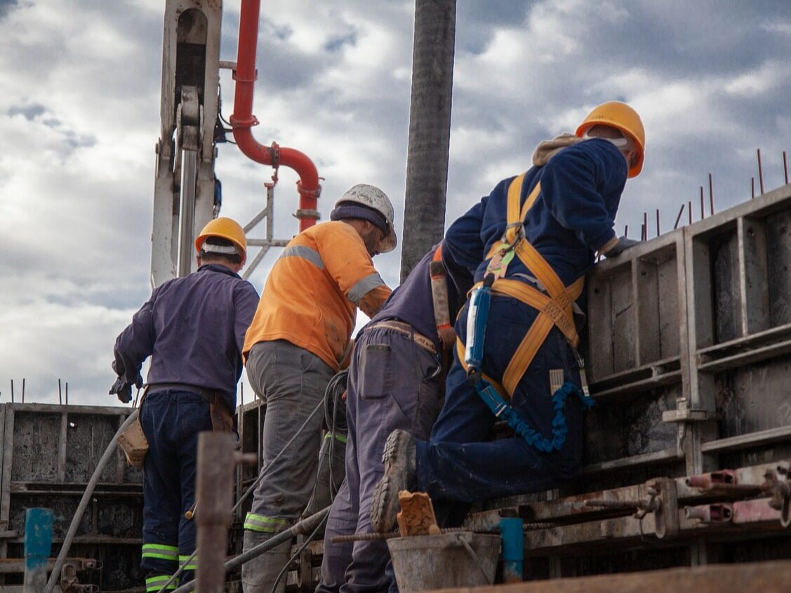 The JBL2 Highway Bridge in the United Arab Emirates has been smoothly ...
