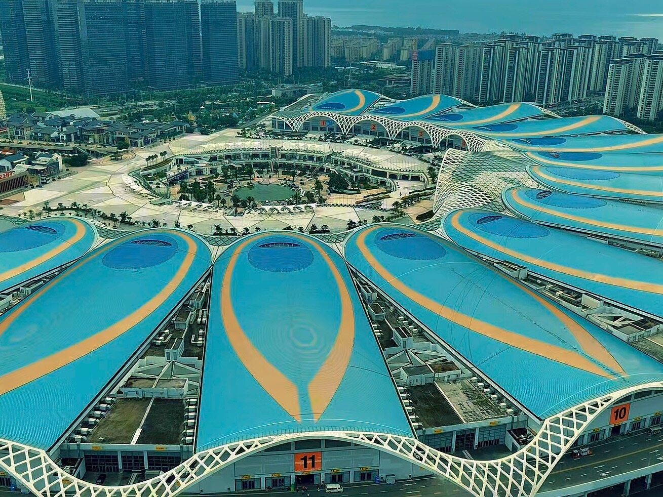 The world's largest "diamond-studded nail art" building is shocking ...