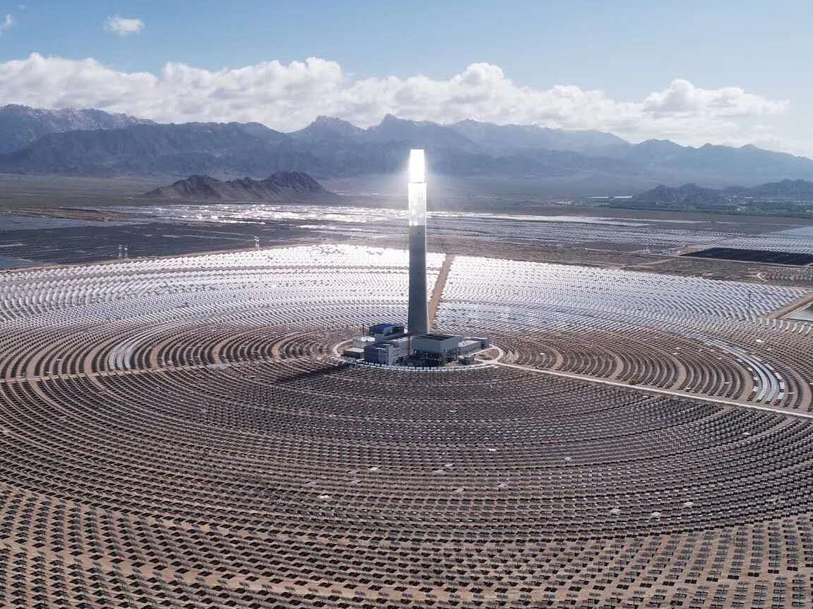 Dunhuang 100MW molten salt tower solar thermal power station put into ...